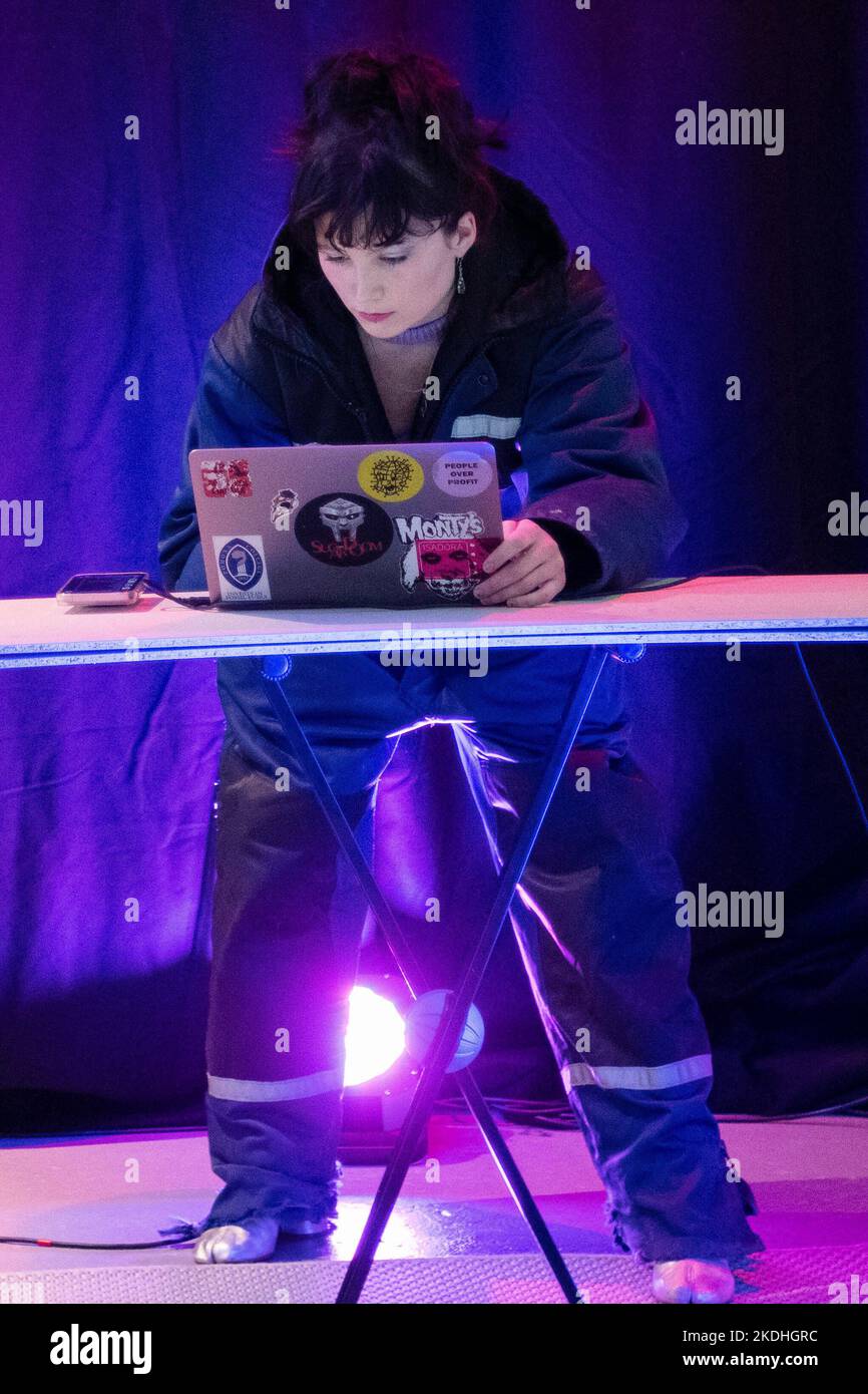 Bjork's daughter Ísadóra Bjarkardóttir is spotted at Smekkleysa record ...