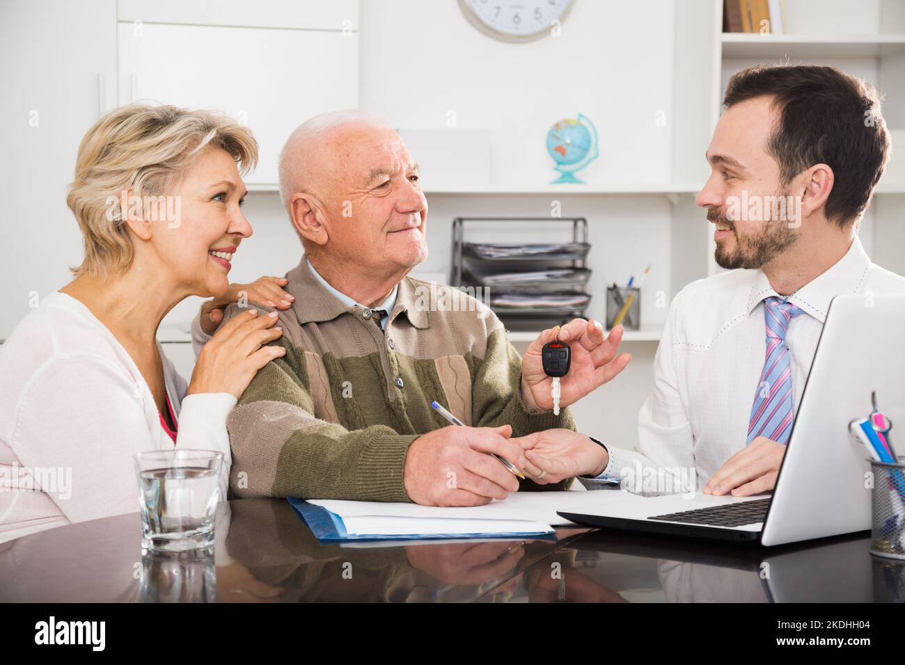 Woman man elderly car inside hi-res stock photography and images - Alamy