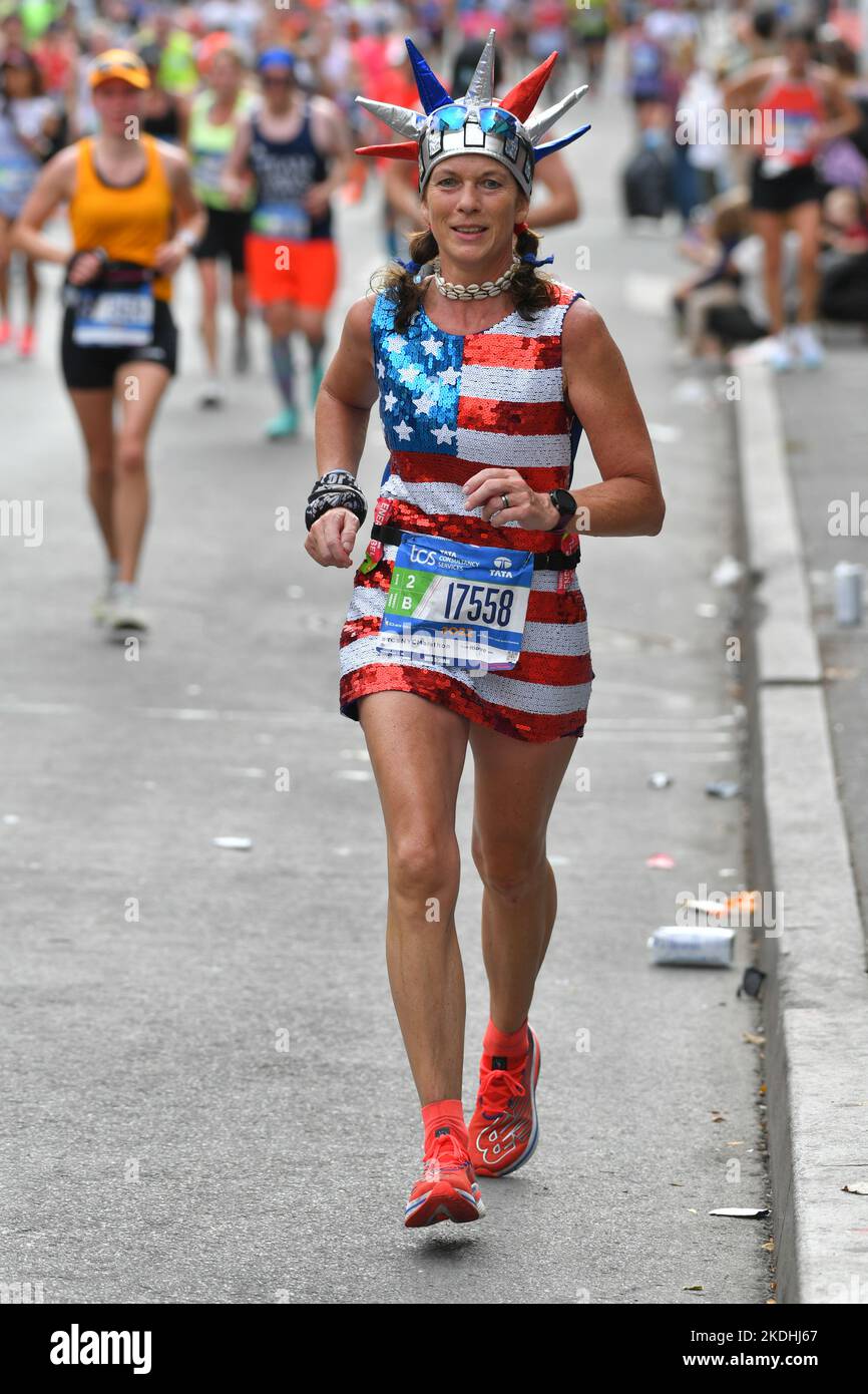 Runners compete during the 2022 New York City Marathon on November 06 ...