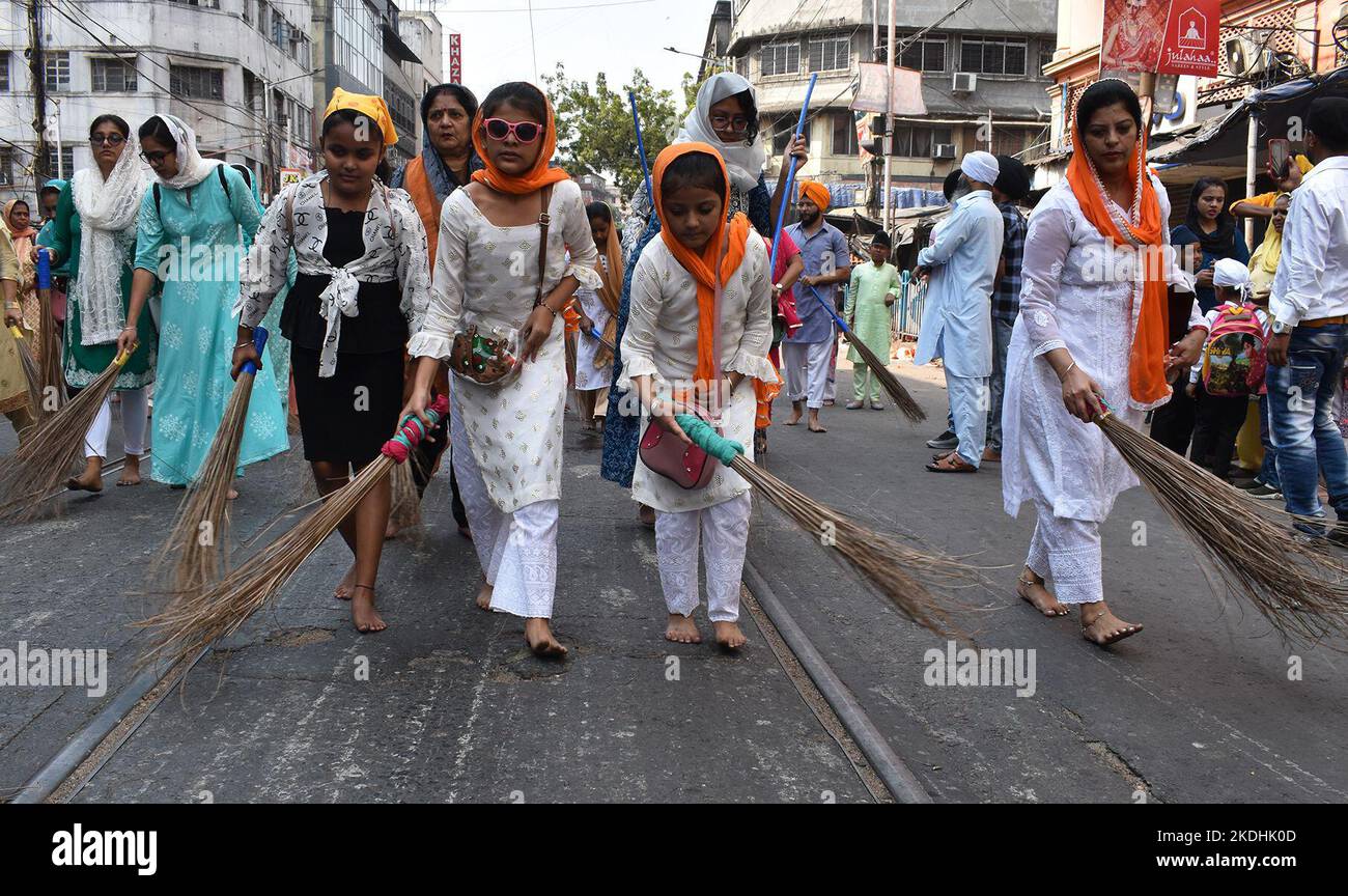 Kolkata, India. 06th Nov, 2022. Nagar Sankirtan rally from Bara Bazar ...