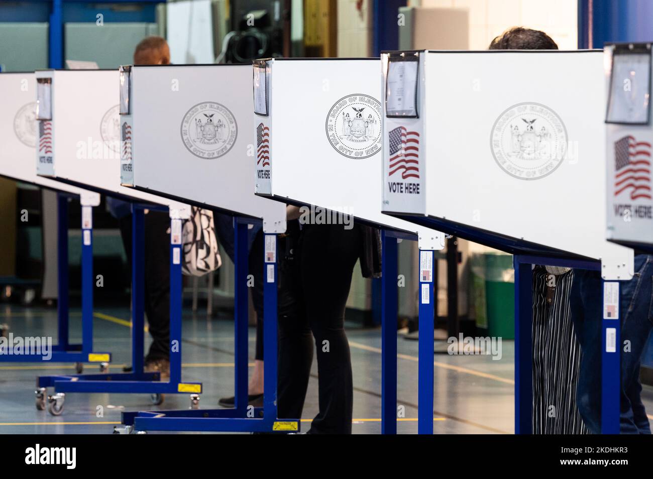 Voting booth usa 2022 united states hi-res stock photography and images ...