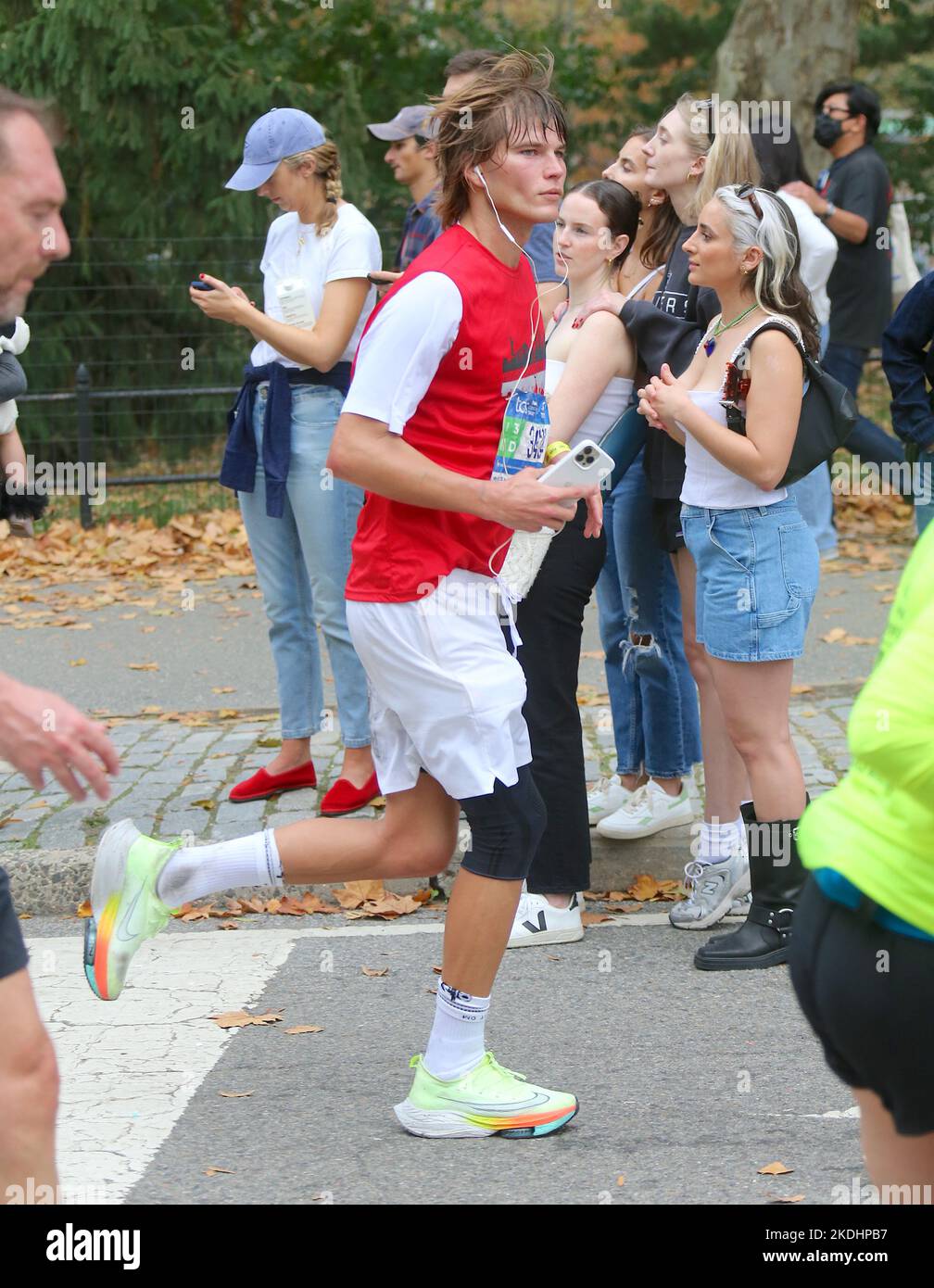 Australian model Jordan Barrett running the 2022 New York City Marathon ...