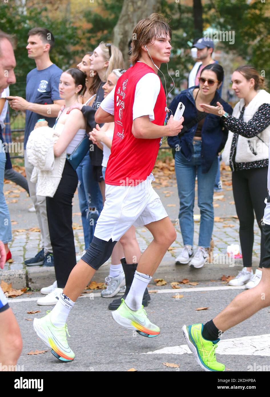 Australian model Jordan Barrett running the 2022 New York City Marathon ...