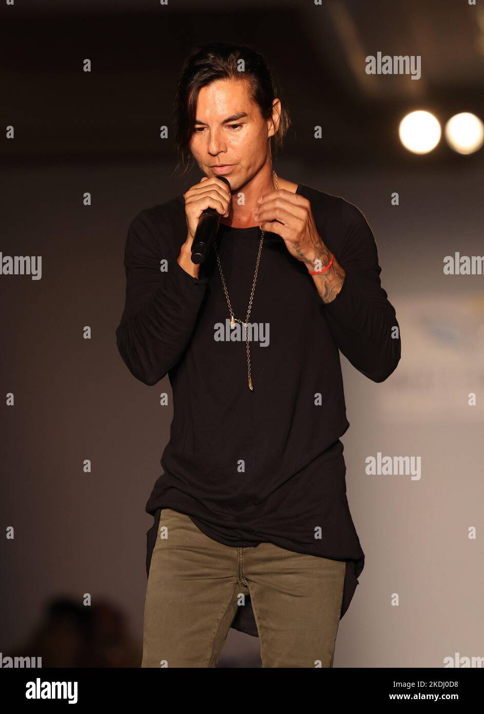 MIAMI, FLORIDA - NOVEMBER 06: Singer Julio Iglesias, Jr. performs at ...