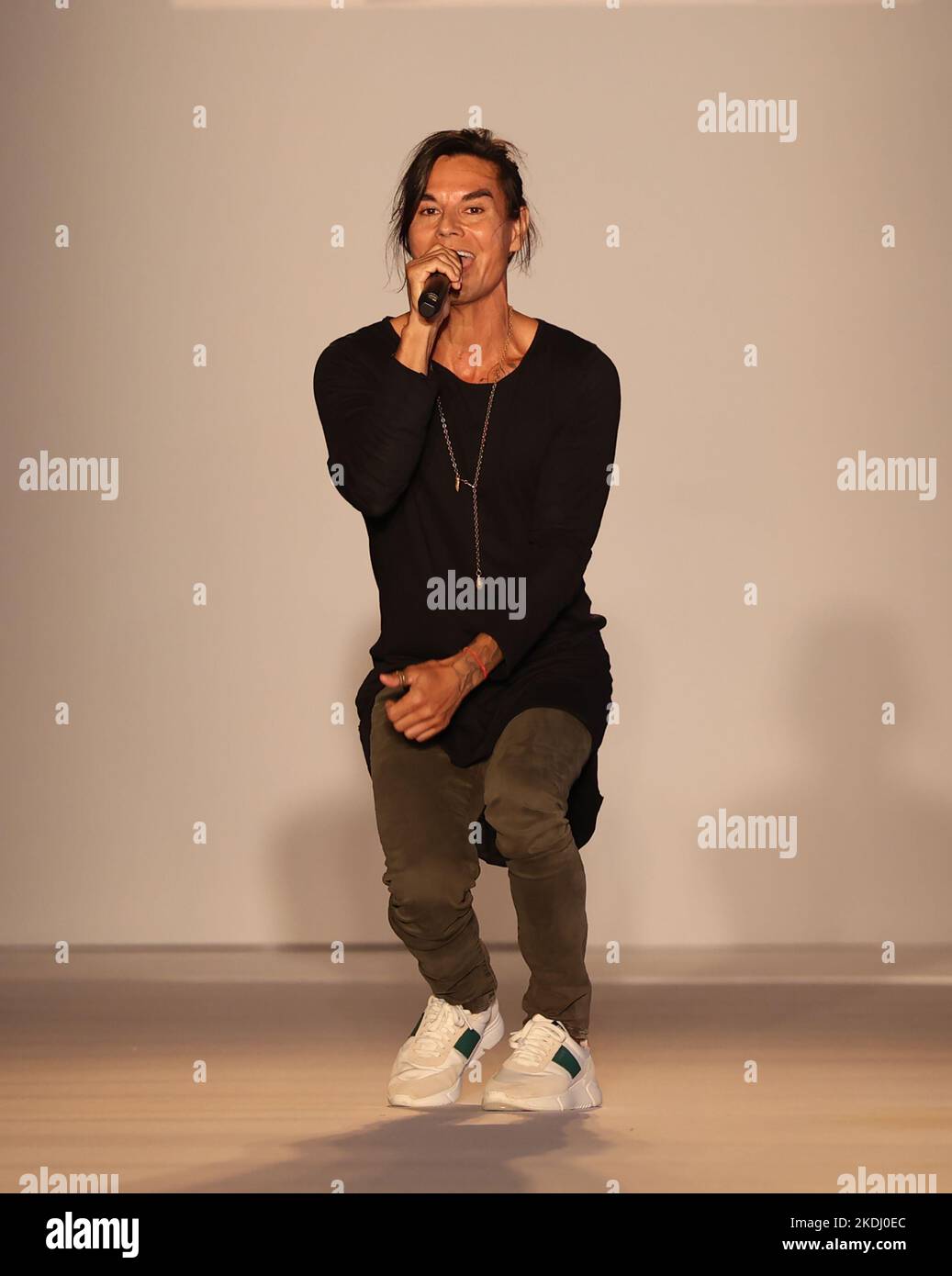 MIAMI, FLORIDA - NOVEMBER 06: Singer Julio Iglesias, Jr. performs at ...