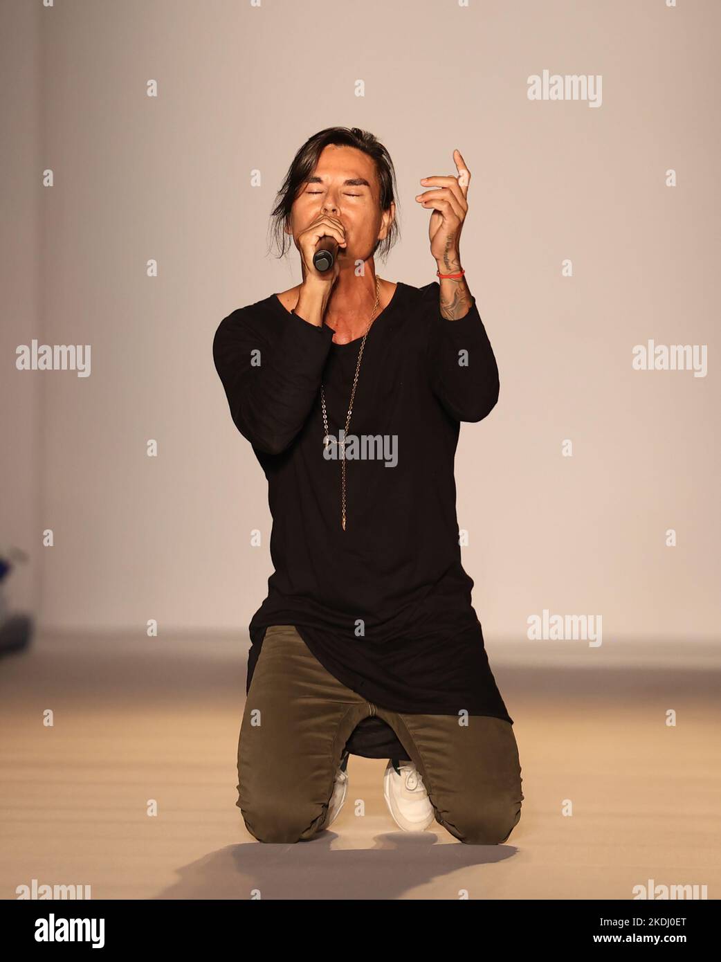 MIAMI, FLORIDA - NOVEMBER 06: Singer Julio Iglesias, Jr. performs at ...