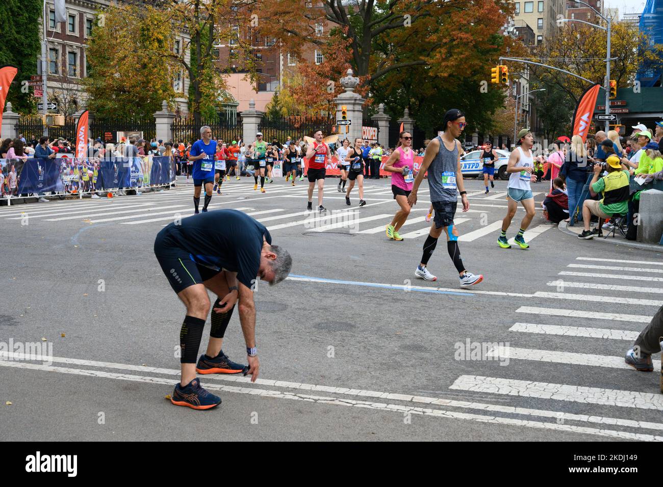 New York, USA. 6th Nov, 2022. A runner (L) slows down with cramps in ...