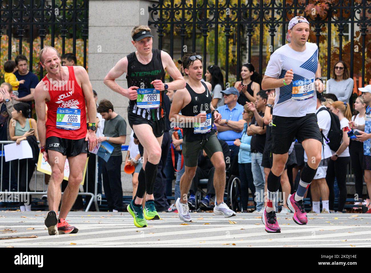 New York, USA. 6th Nov, 2022. A runner (L) slows down with cramps in ...