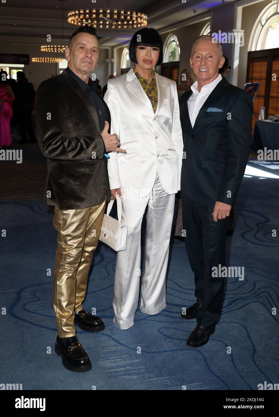 MIAMI, FLORIDA - NOVEMBER 06: Ron Bloom, Marta Bloom and Tim Carr ...