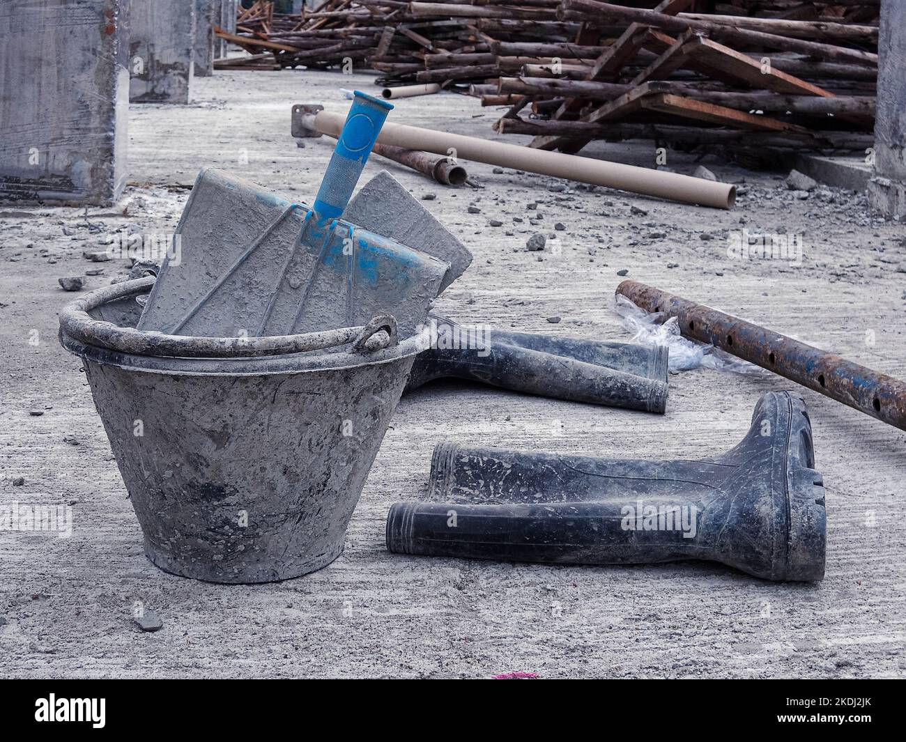 Plastering equipment in mortar mixing drums for construction buildings ...