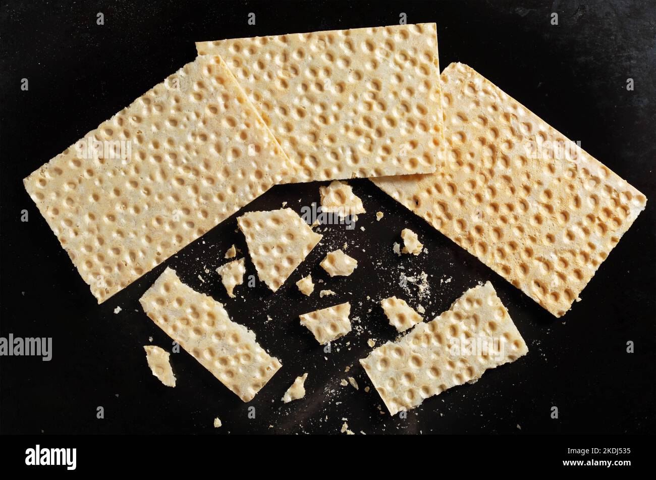 Broken whole grain crisp bread hi-res stock photography and images - Alamy