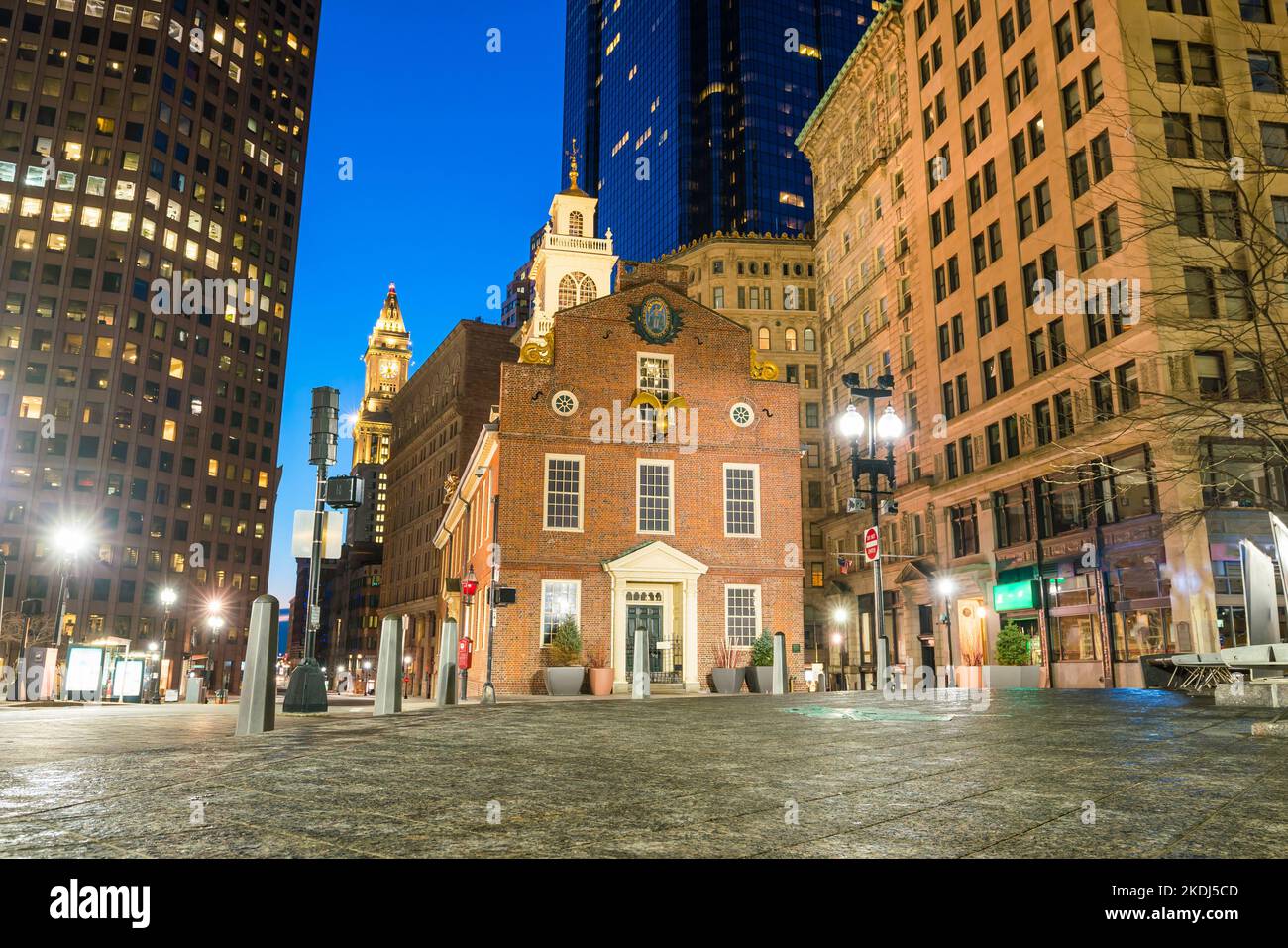 Old state house boston blue sky hi-res stock photography and images - Alamy