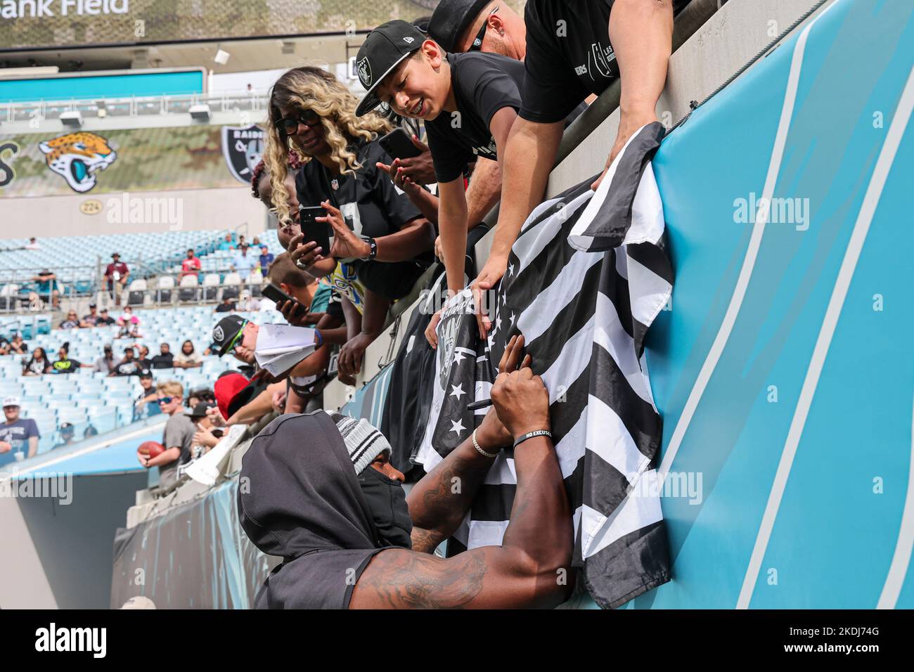 Las vegas raiders flag hi-res stock photography and images - Alamy