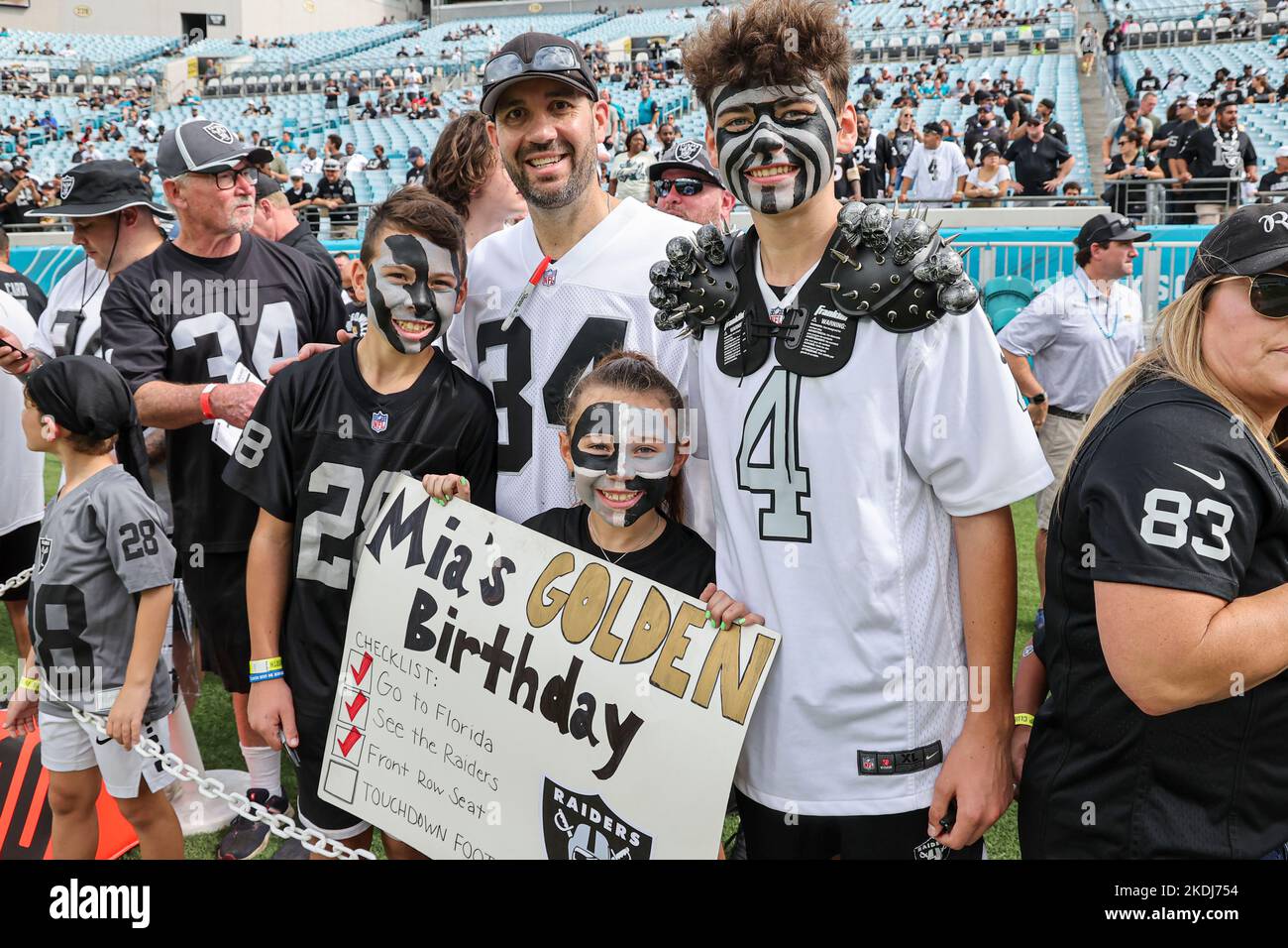 Birthday november 6 hi-res stock photography and images - Alamy