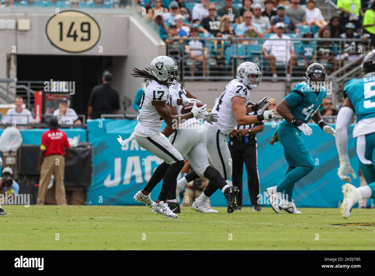 Saturday, November 6, 2022; Jacksonville, FL USA; Las Vegas Raiders ...