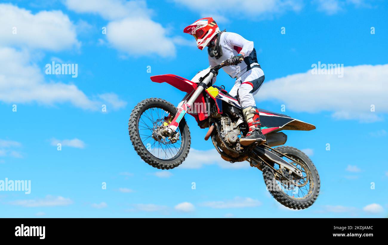 Motor cross jumping hi-res stock photography and images - Alamy