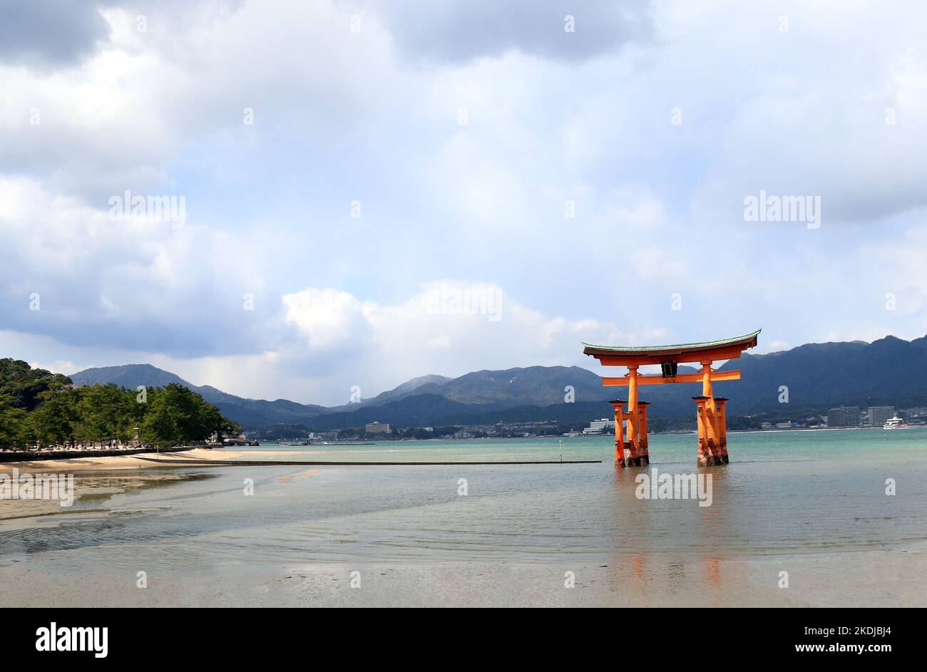 Floating Torii gate (O-Torii), Itsukushima Shrine, sacred Miyajima ...