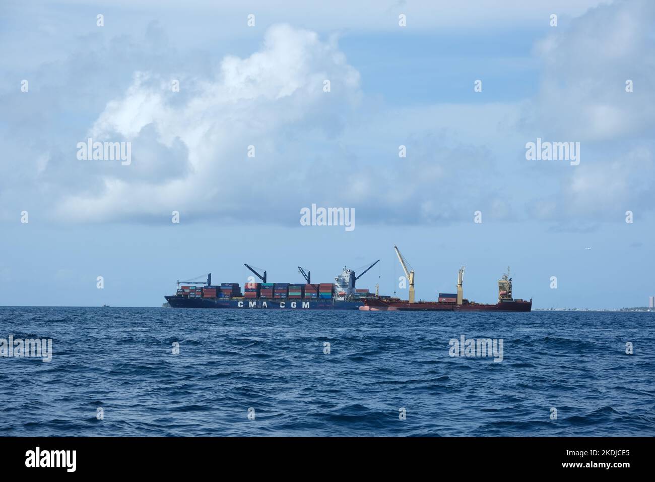 Marine terminal congestion hi-res stock photography and images - Alamy