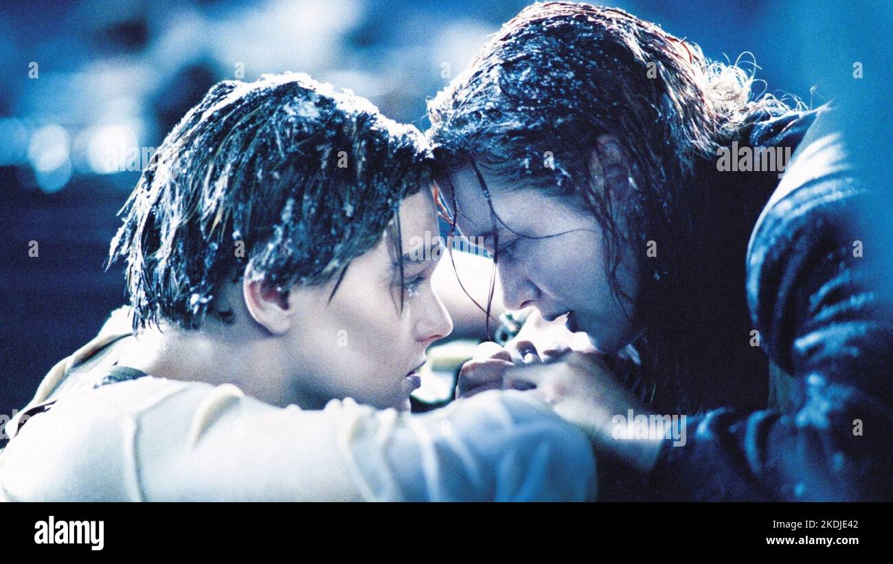 LEONARDO DICAPRIO and KATE WINSLET in TITANIC (1997), directed by JAMES ...