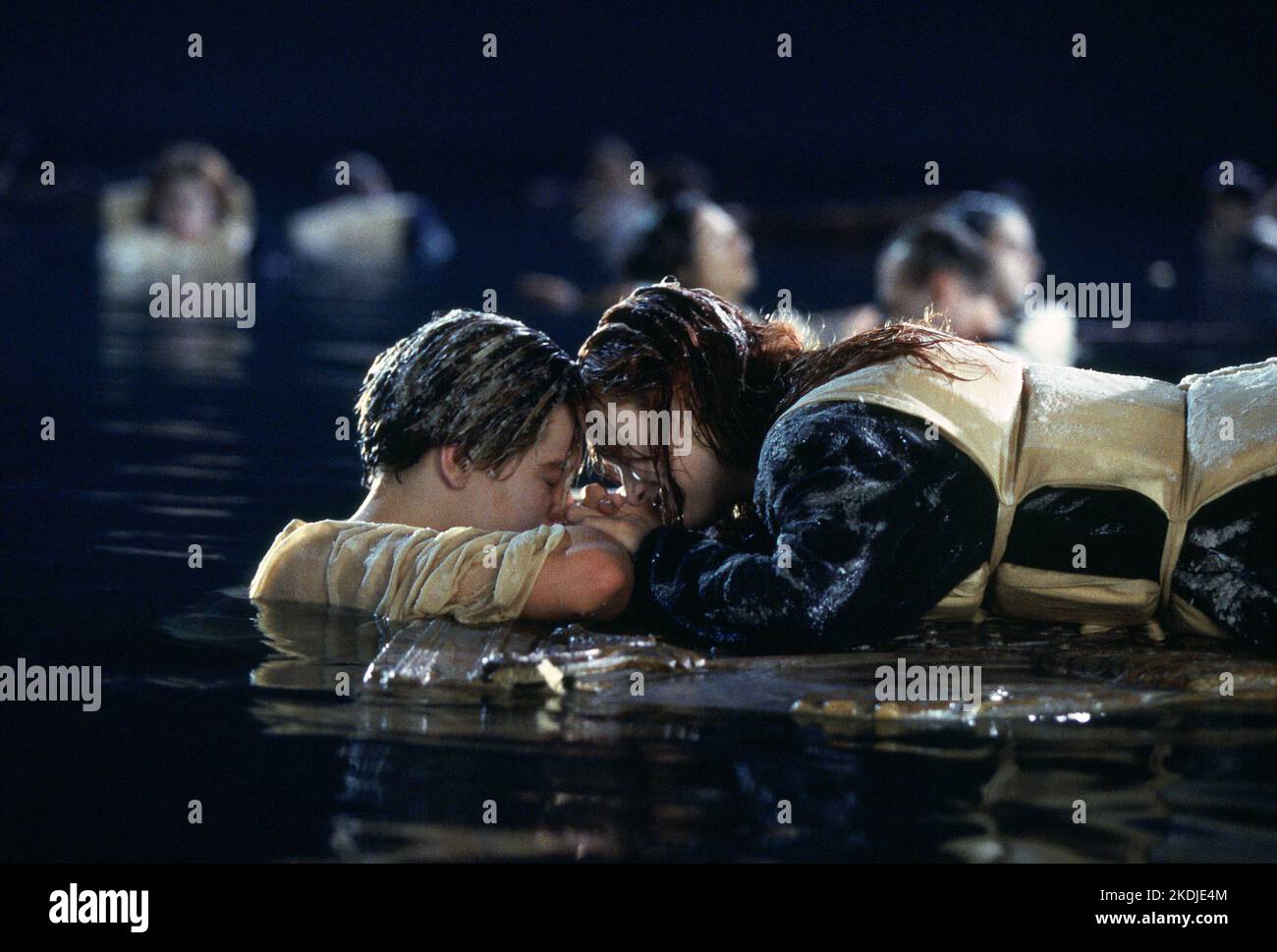LEONARDO DICAPRIO and KATE WINSLET in TITANIC (1997), directed by JAMES ...