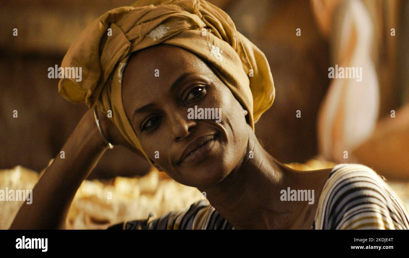 YASMIN WARSAME in THE GRAVEDIGGER'S WIFE (2021) -Original title: GULED ...