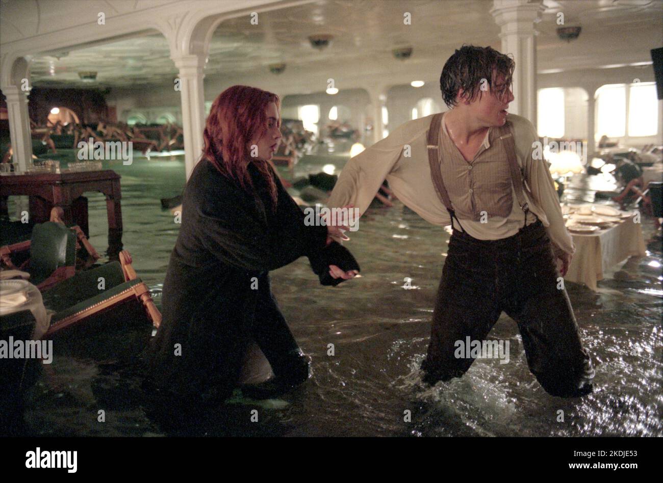 LEONARDO DICAPRIO and KATE WINSLET in TITANIC (1997), directed by JAMES ...