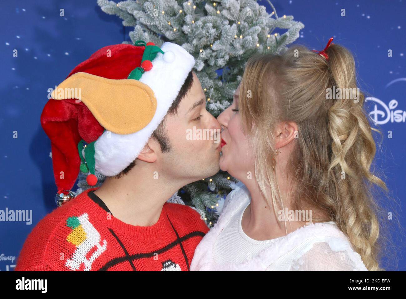 Nathan Kress And Jennette Mccurdy Kissing