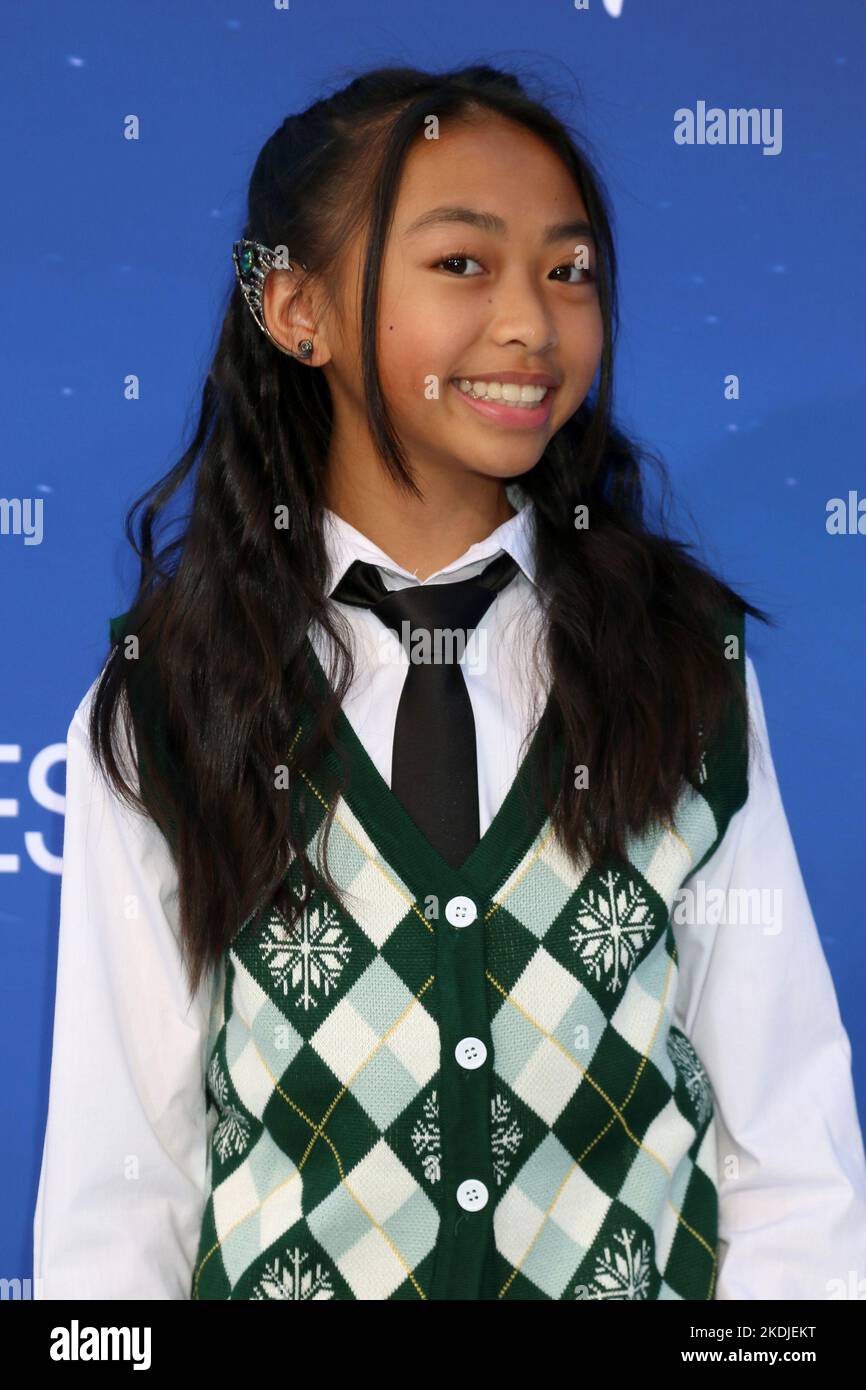 LOS ANGELES - NOV 6: Mia Lynn Bangunan at The Santa Clauses Premiere Screening at Walt Disney ...