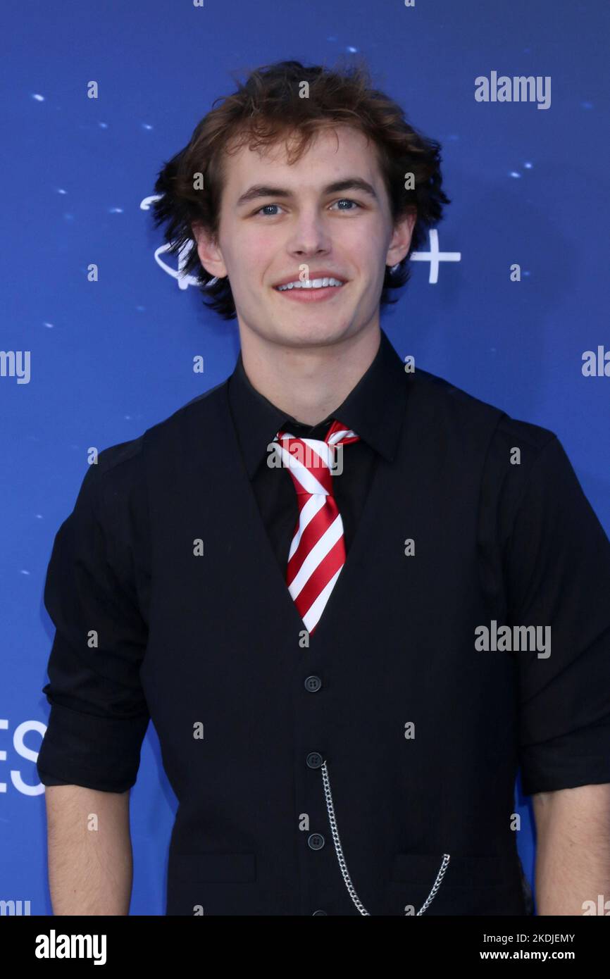 LOS ANGELES - NOV 6: Austin Kane at The Santa Clauses Premiere ...