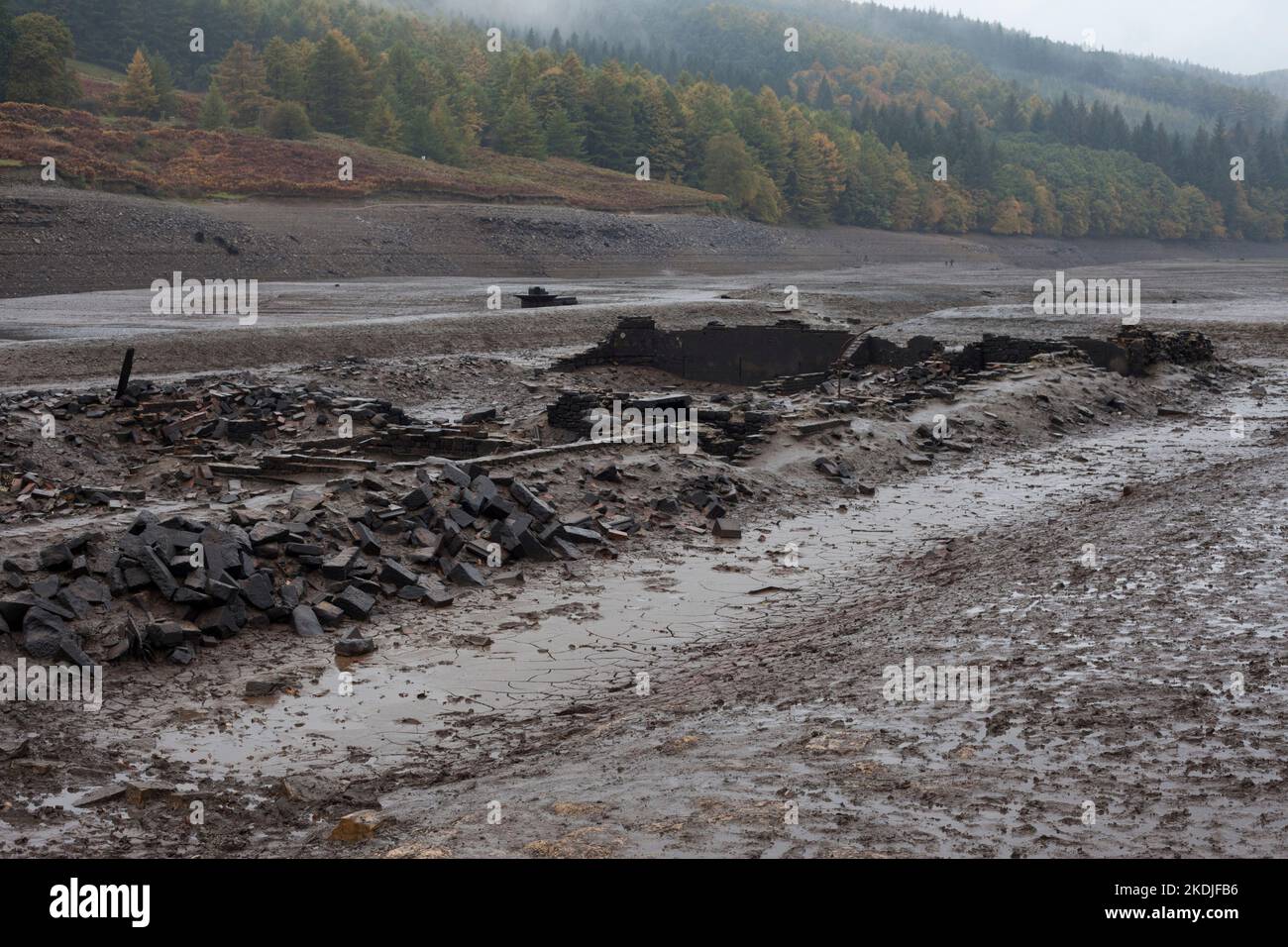 Low water levels at Ladybower Reservoir Derbyshire UK reveals ruins of ...