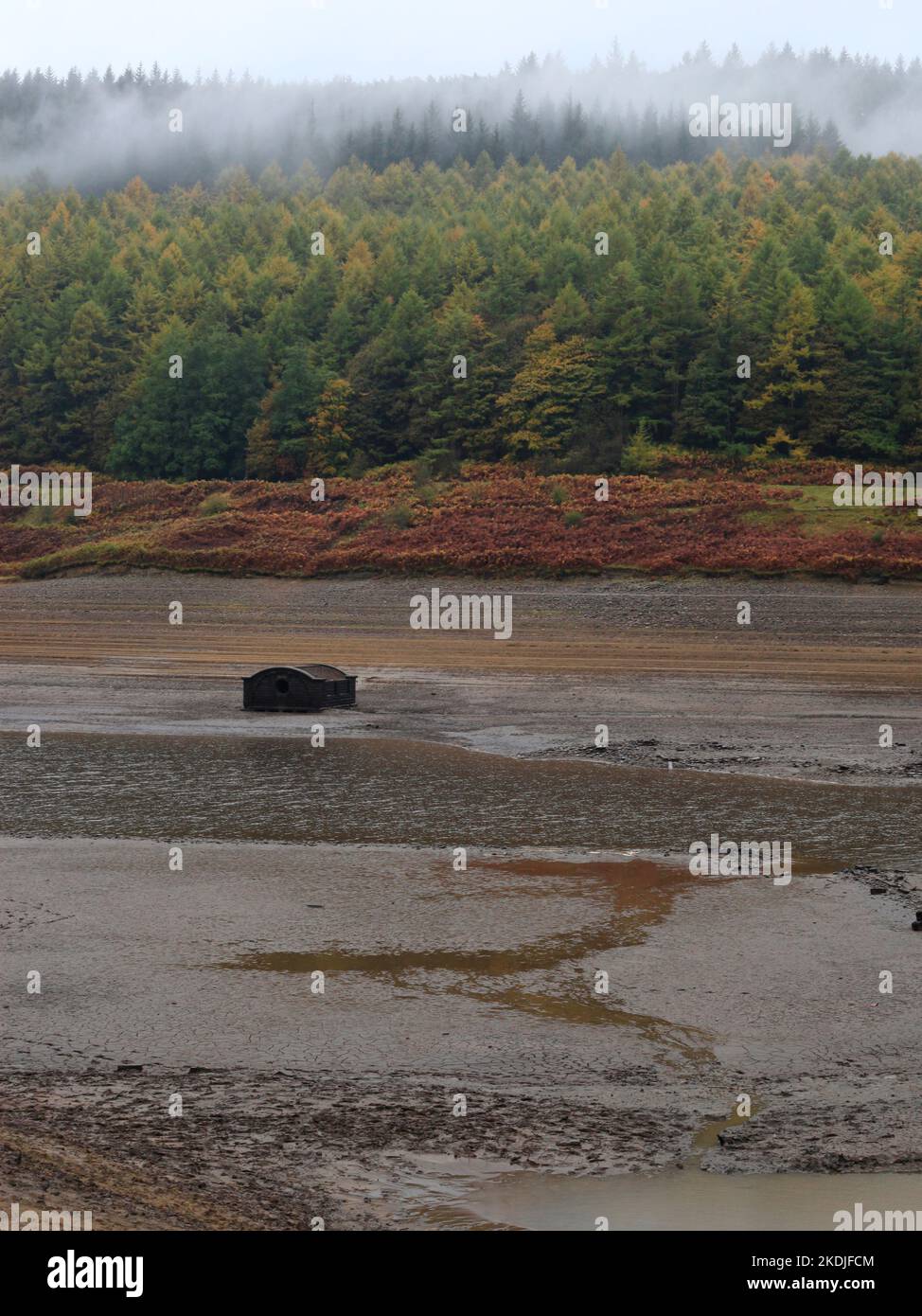 Low water levels at Ladybower Reservoir Derbyshire UK reveals ruins of ...