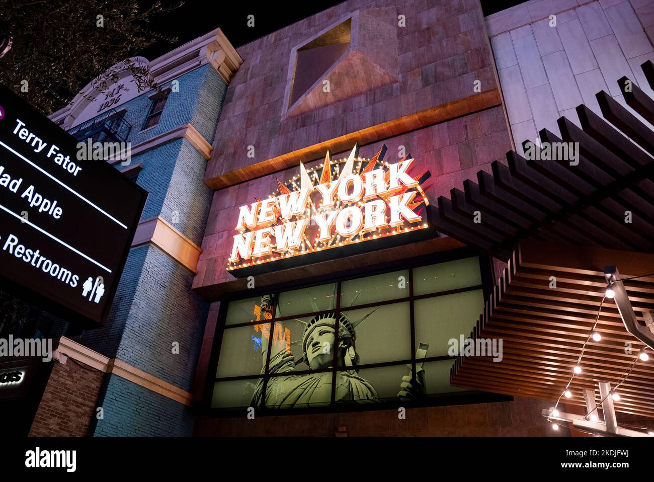 Illuminated signboard at entrance of New York-New York Hotel and Casino ...