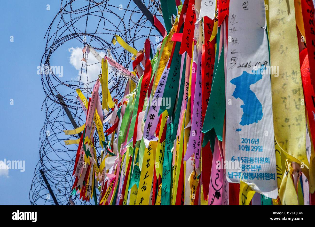 Panmunjom, South Korea. 27th May, 2017. South Korean flags and prayer ...