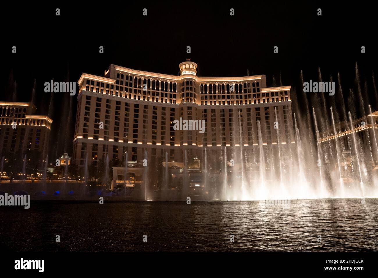 Illuminated bellagio waterfront hi-res stock photography and images - Alamy