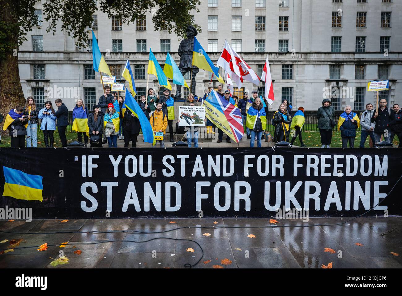 London, UK. 06th Nov, 2022. Protesters, many of them with Ukrainian ...
