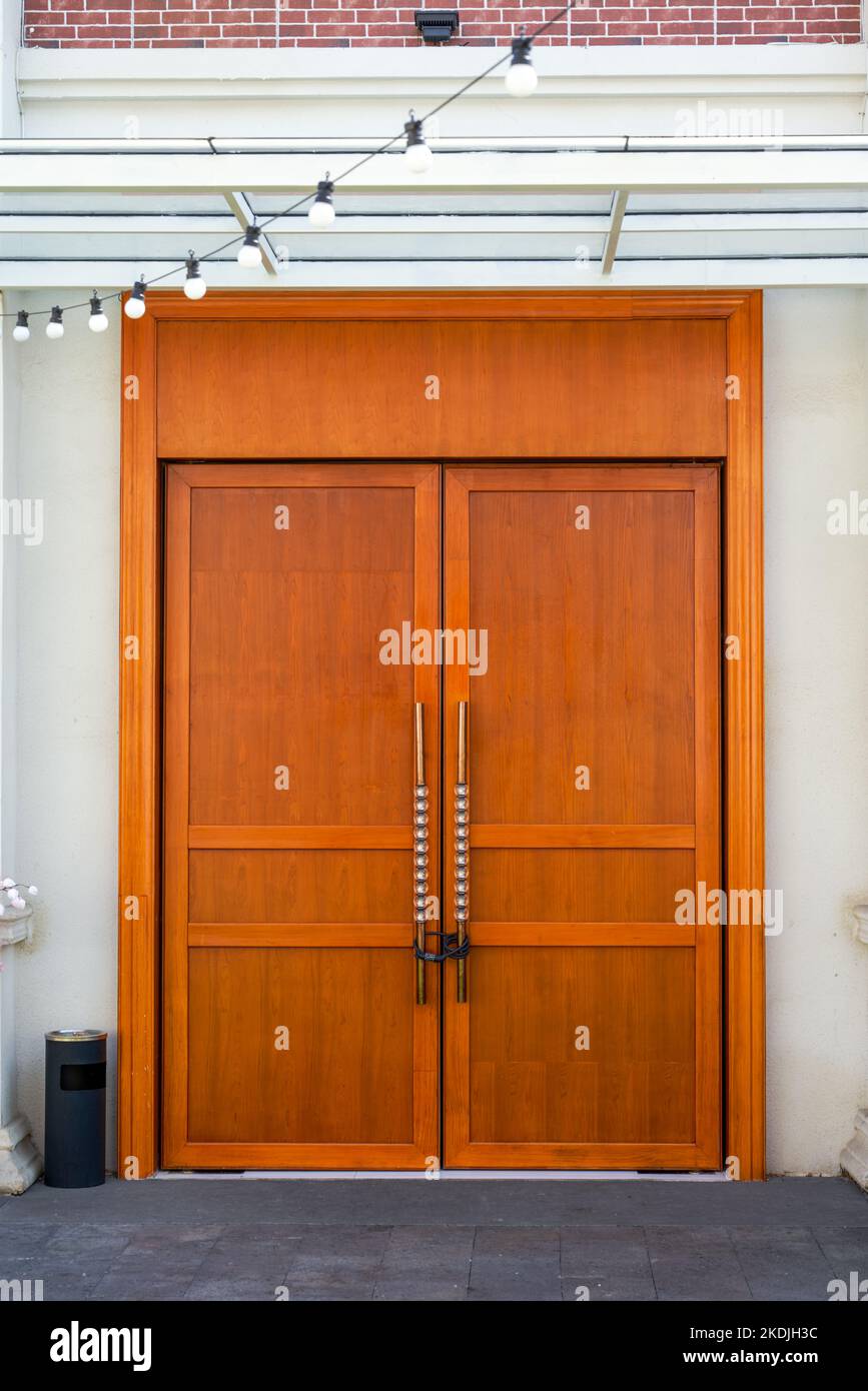 Closed double door shutters hi-res stock photography and images - Alamy
