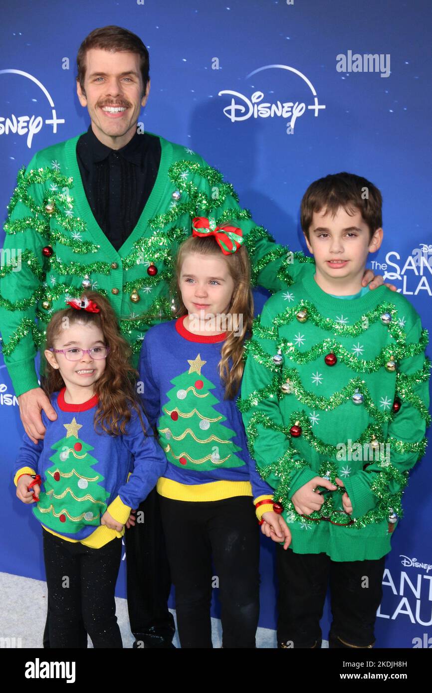 November 6, 2022, Burbank, CA, USA: LOS ANGELES - NOV 6: Perez Hilton ...