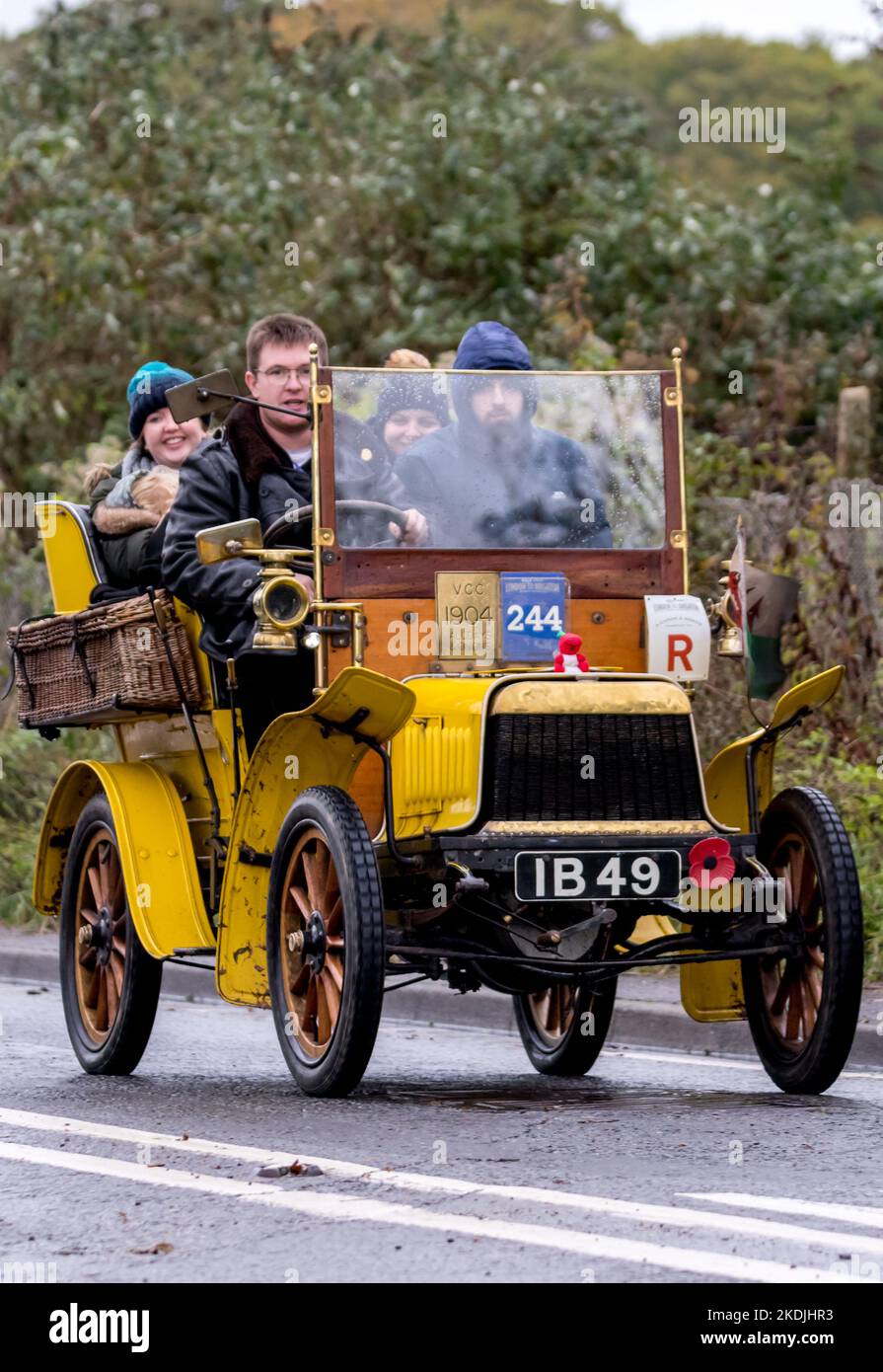 Over 300 vehicles, all built before 1905 take part in the Worlds ...