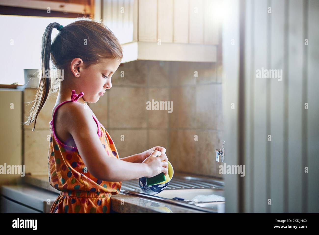 Child washing dishes at home hi-res stock photography and images - Alamy