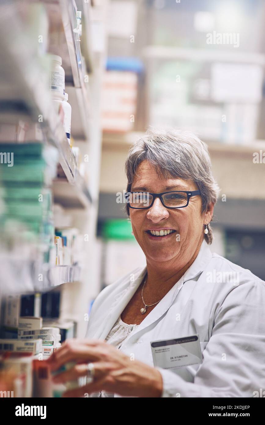 Pharmacist at work hi-res stock photography and images - Alamy