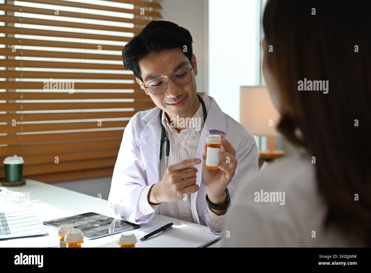 Doctor patient medication explain hi-res stock photography and images ...