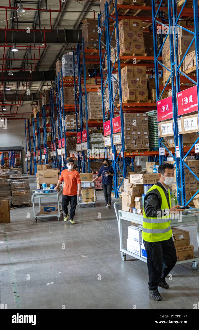 The cross-border goods from all over the world are being sent to ...