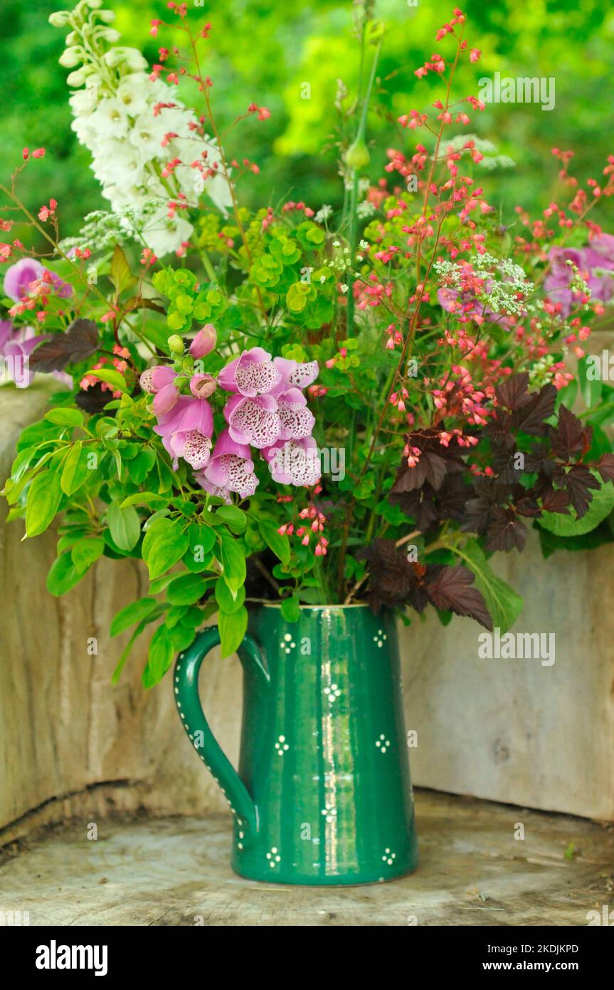 Country bouquet: flowers from the garden, Coralbell (Heuchera sp ...
