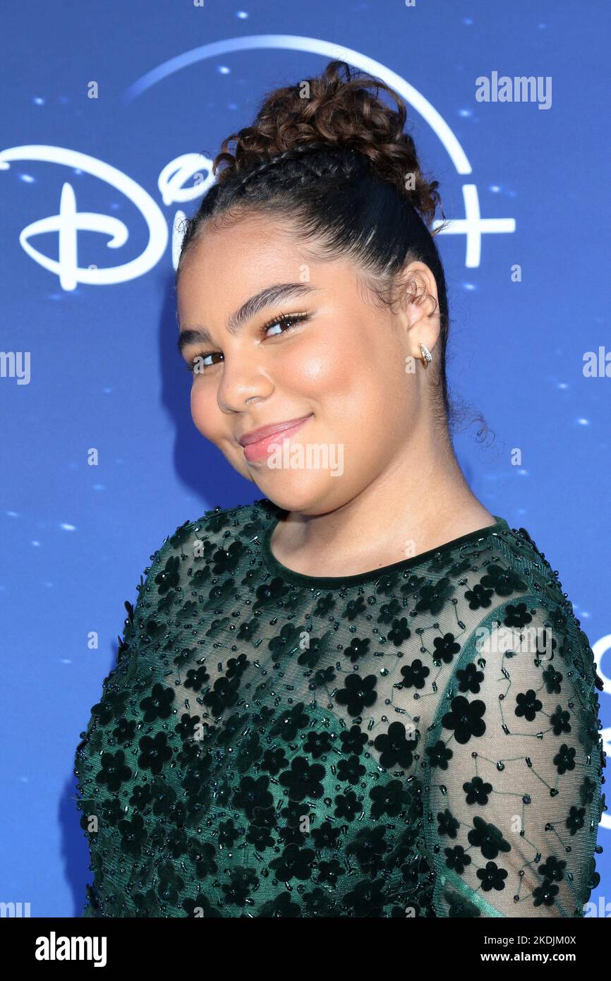 November 6, 2022, Burbank, CA, USA: LOS ANGELES - NOV 6: Isabella Bennett at The Santa Clauses ...