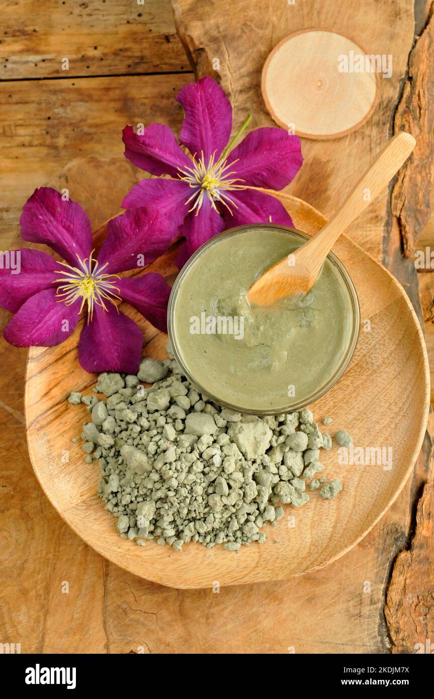 Crushed green clay, used externally, beauty mask or poultice but also ...