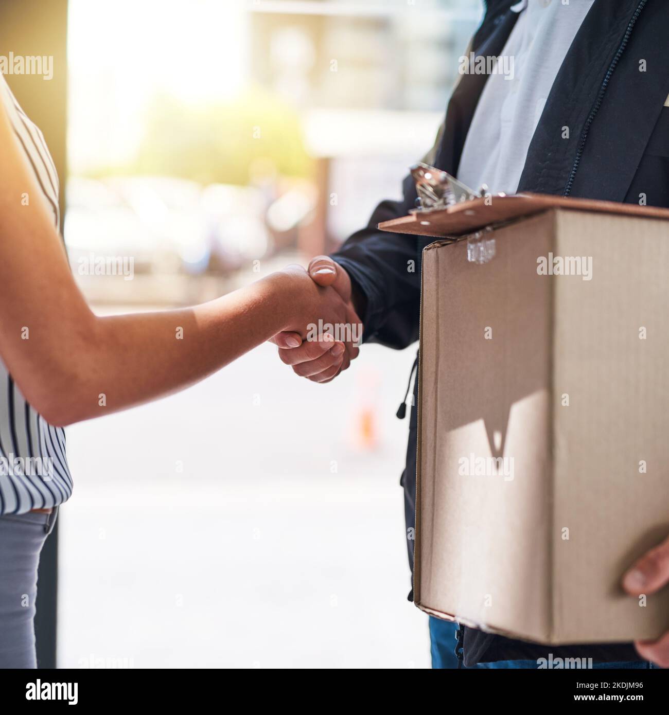 Shaking hands with delivery person hi-res stock photography and images ...