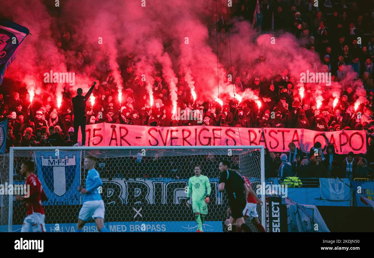 Malmoe, Sweden. 06th Nov, 2022. The fans of Malmoe FF praise their capo ...