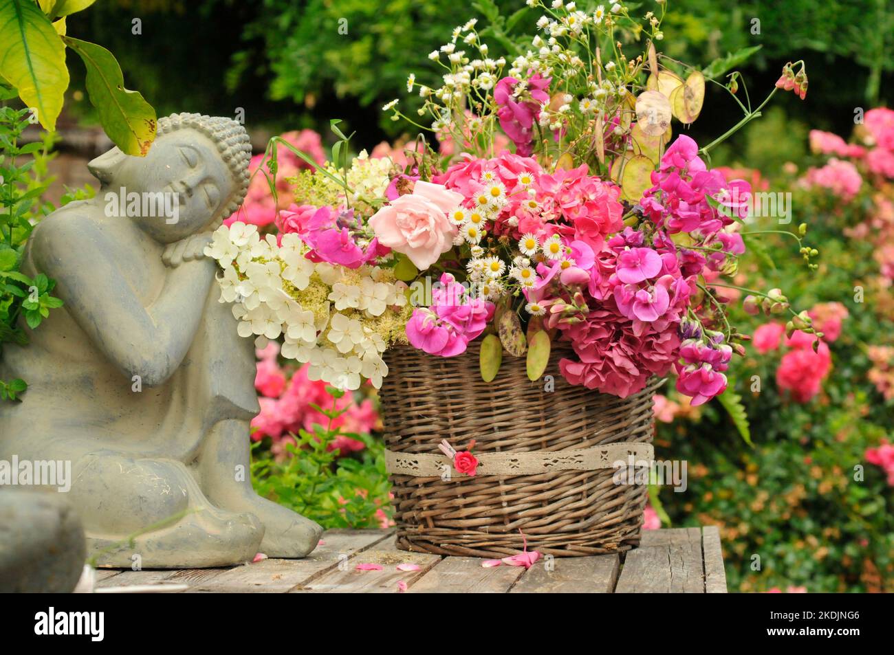 Bouquet of Sweet Peas , Crops honesty (Lunaria annua), Hydrangea ...