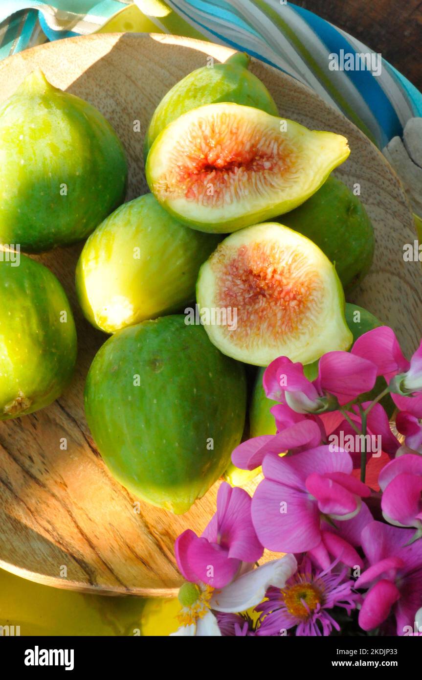 White figs (Ficus carica) in a wooden plate Stock Photo - Alamy