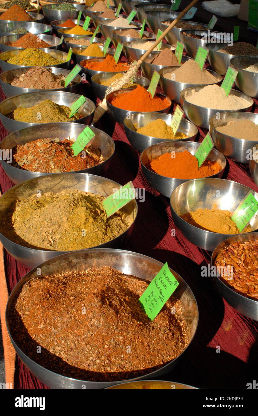 Organic spice stall at a market Stock Photo - Alamy